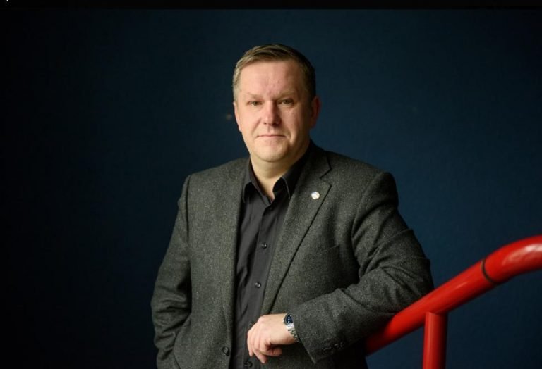 Trispalvės gynėjas turi ką pasakyti nusivylusiems Lietuva (kalbinamas ...